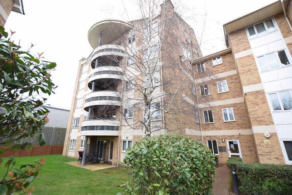 Branagh Court, READING RG30 2QY 2 bed apartment - £975 pcm (£225 pw)