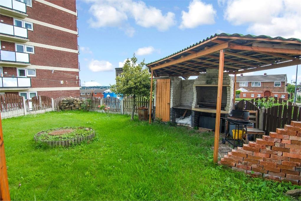 8 Buckley Court, BARNSLEY 3 bed detached house - £128,000