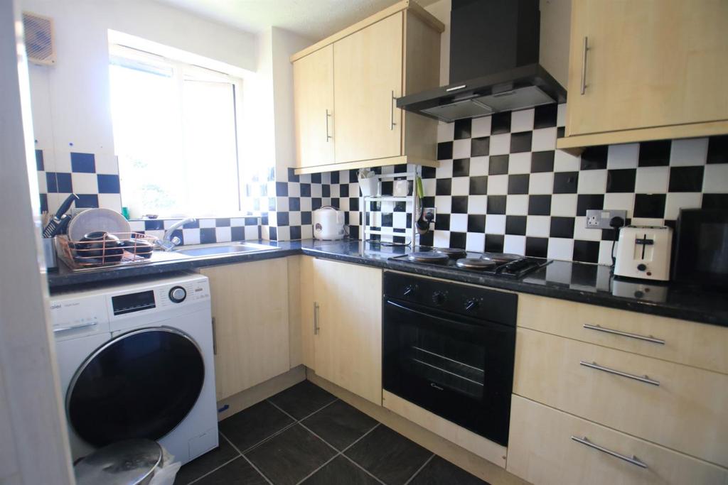 Mullards Close, Mitcham 1 bed apartment to rent - £950 pcm (£219 pw)