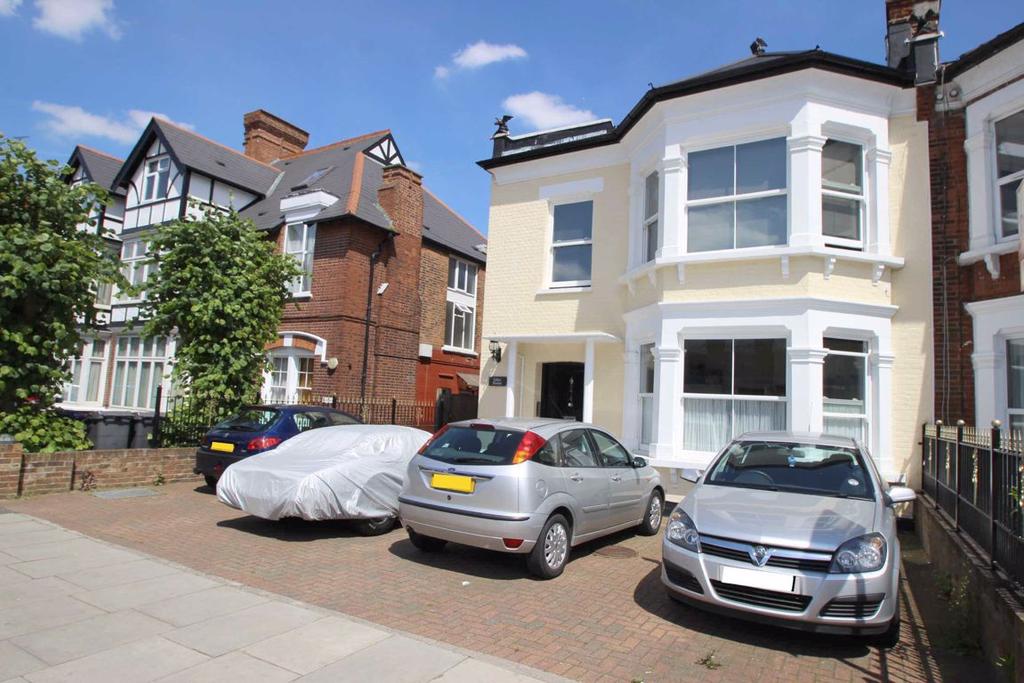High Road, Whetstone, London, N20 2 bed flat - £1,547 pcm (£357 pw)