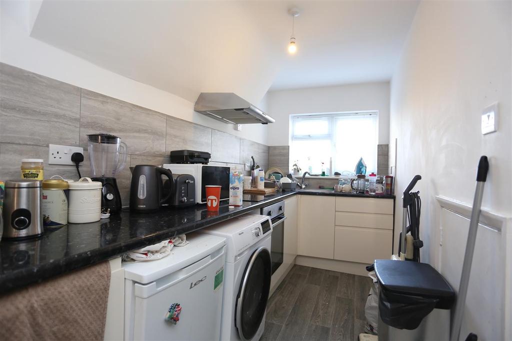 Powis Road, Brighton 4 bed maisonette - £2,210 pcm (£510 pw)