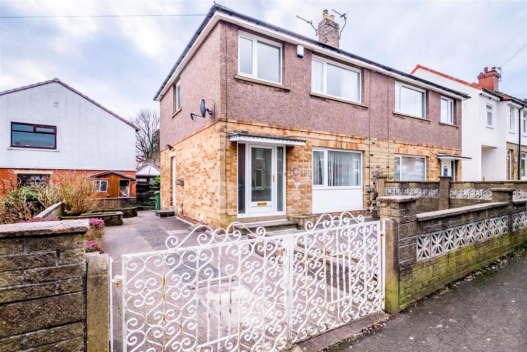 Carr Street, Huddersfield, HD3 3 bed semi-detached house - £1,000 pcm ...
