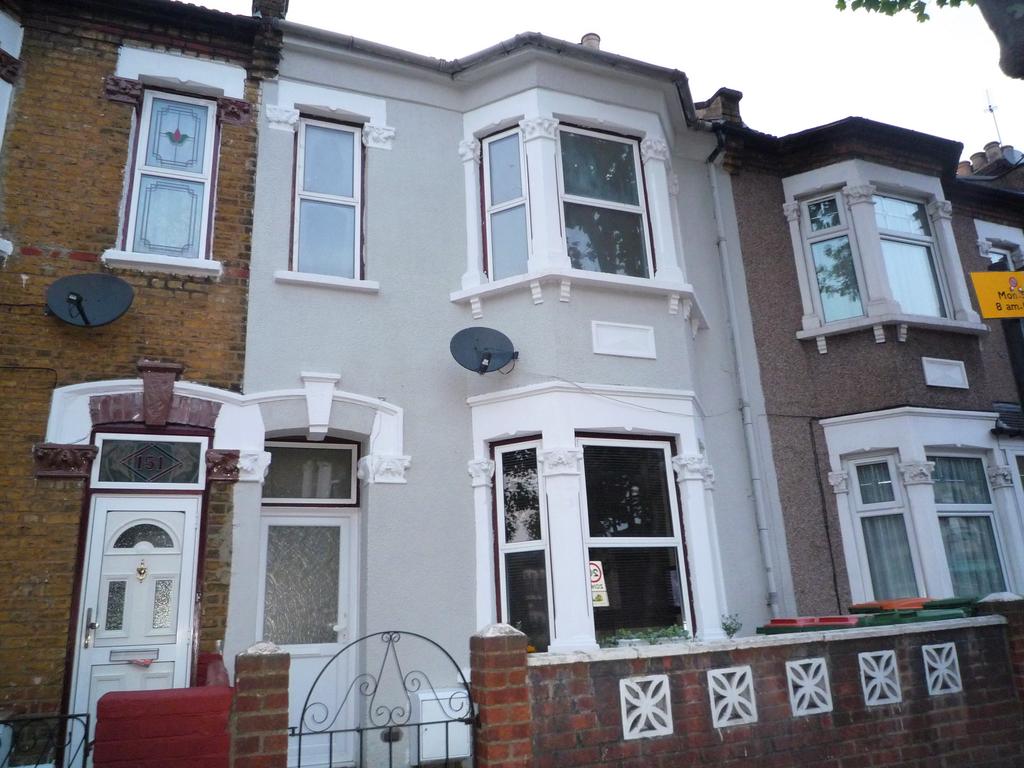 Plashet Grove, London E6 2 bed terraced house - £1,450 pcm (£335 pw)