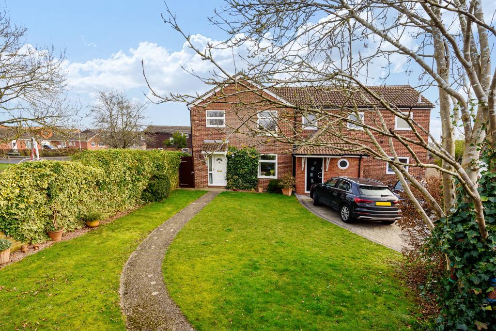 Thatcham, Berkshire, RG19 3 bed semi-detached house - £350,000