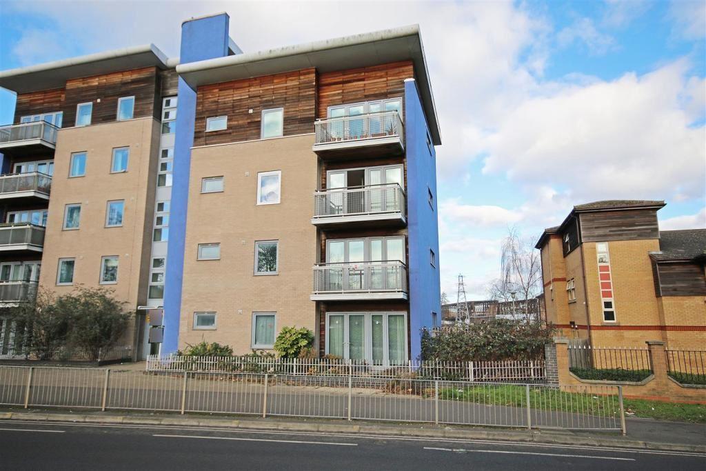 Cubitt Way, Peterborough... 2 bed flat - £125,000