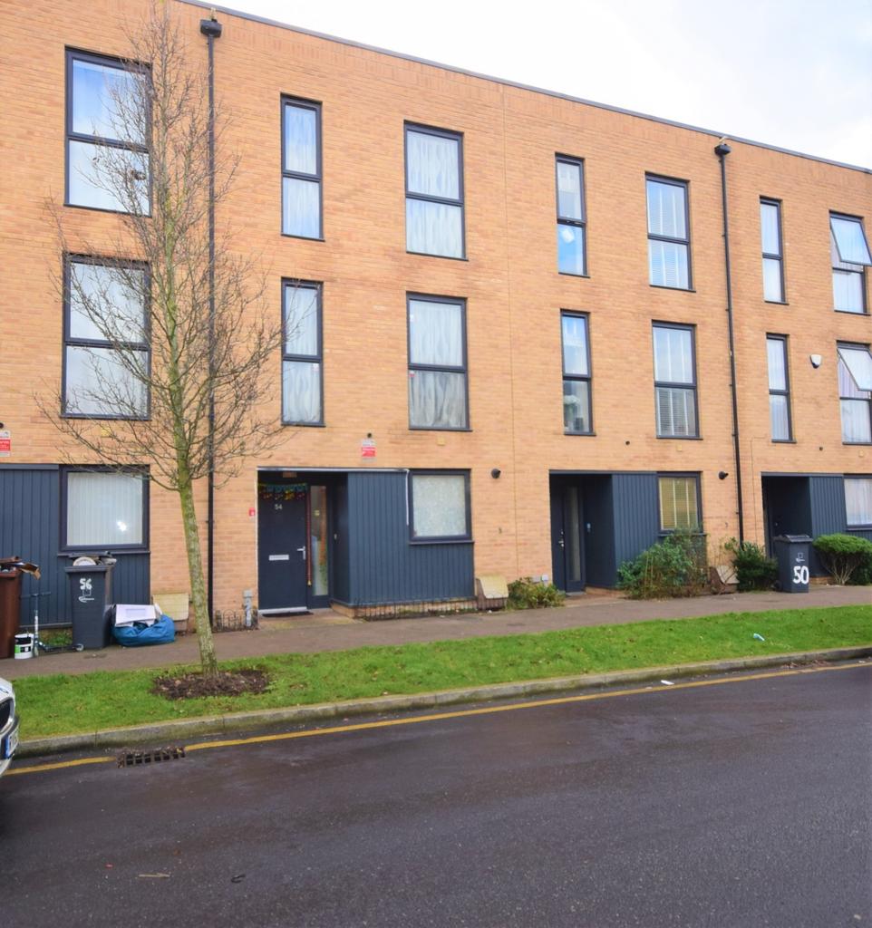 Ager Avenue, Dagenham, RM8 3 bed terraced house - £1,700 pcm (£392 pw)