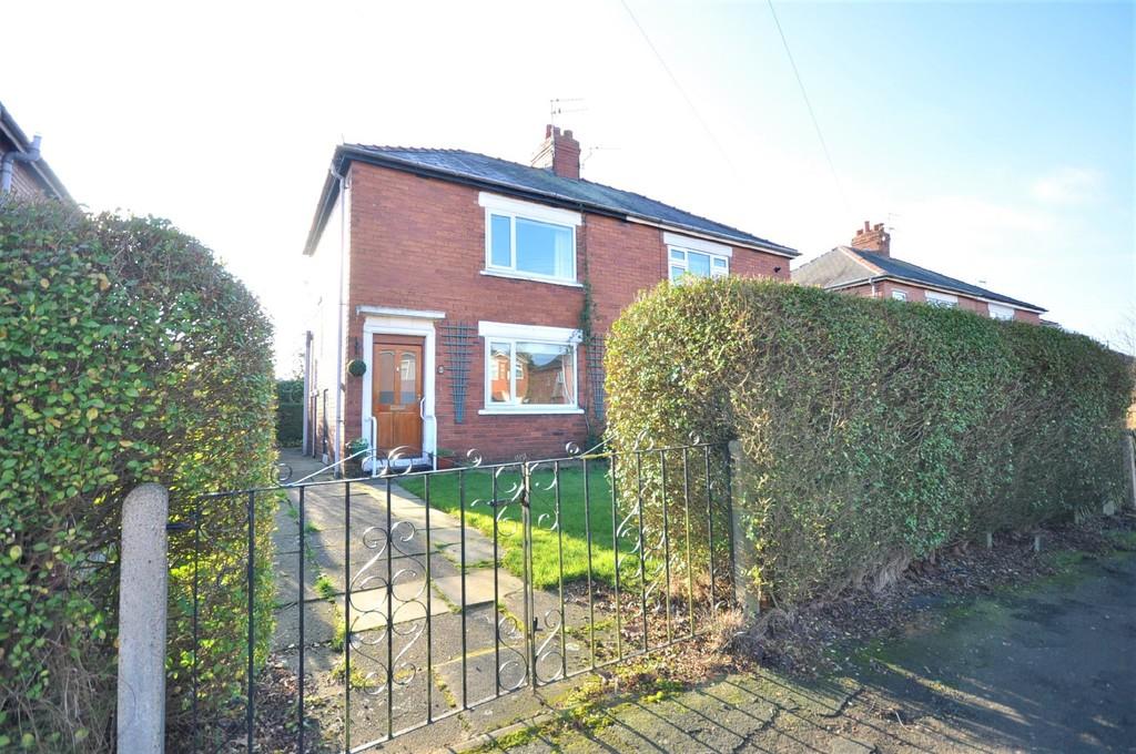 Highfield Crescent, Thorne... 2 bed semi-detached house - £100,000