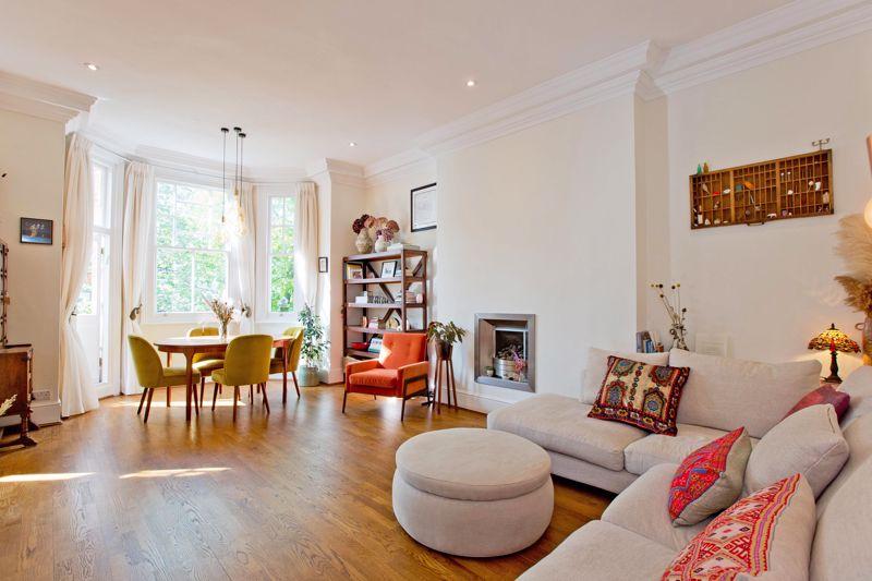 Chalcot Gardens, Belsize Park NW3 2 bed apartment - £1,025,000