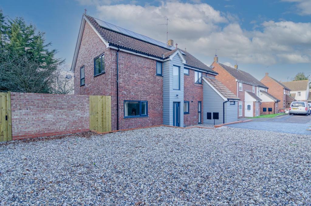 Anemone Court, Colchester 5 bed detached house - £2,550 pcm (£588 pw)