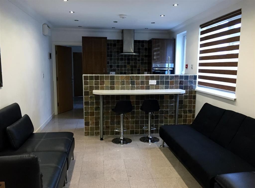 Albany Road, Cardiff 1 bed flat - £725 pcm (£167 pw)