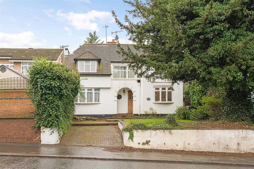 High Street, Bushey 4 bed detached house - £875,000