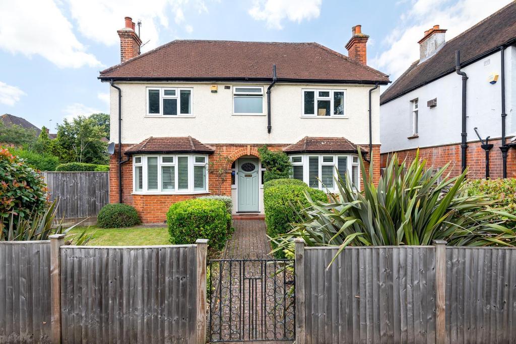 Stoke Road, Guildford, GU1 3 bed detached house - £725,000