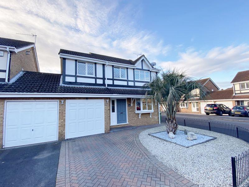 Cudworth Mead, Grange Park, SO30 4SP 3 bed house - £400,000