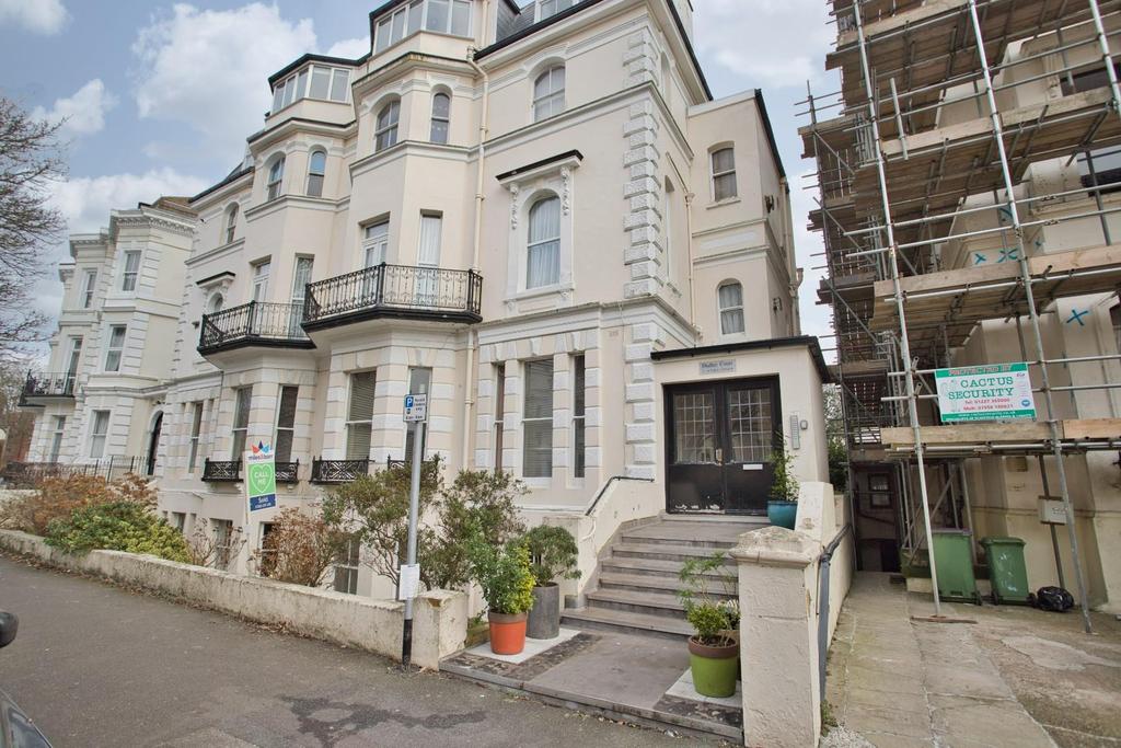 Trinity Crescent, Folkestone 2 bed apartment - £275,000