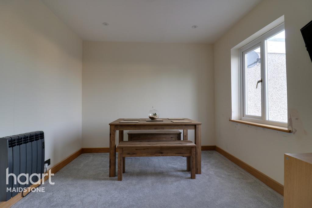 Devon Road, Maidstone 3 bed semi-detached house - £325,000