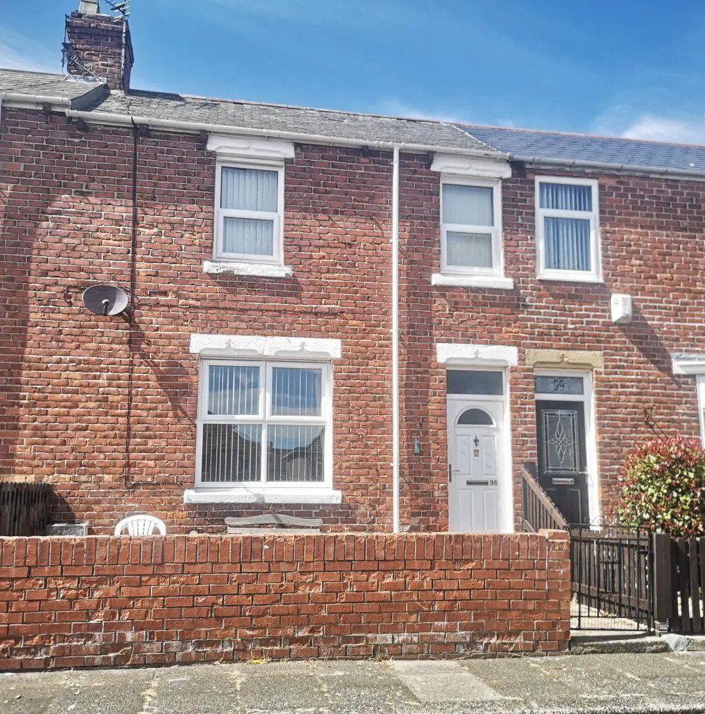 Castle Terrace, Ashington... 2 bed terraced house - £35,000
