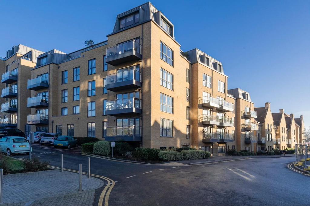 Royal Engineers Way, London, NW7 1 bed apartment - £400,000