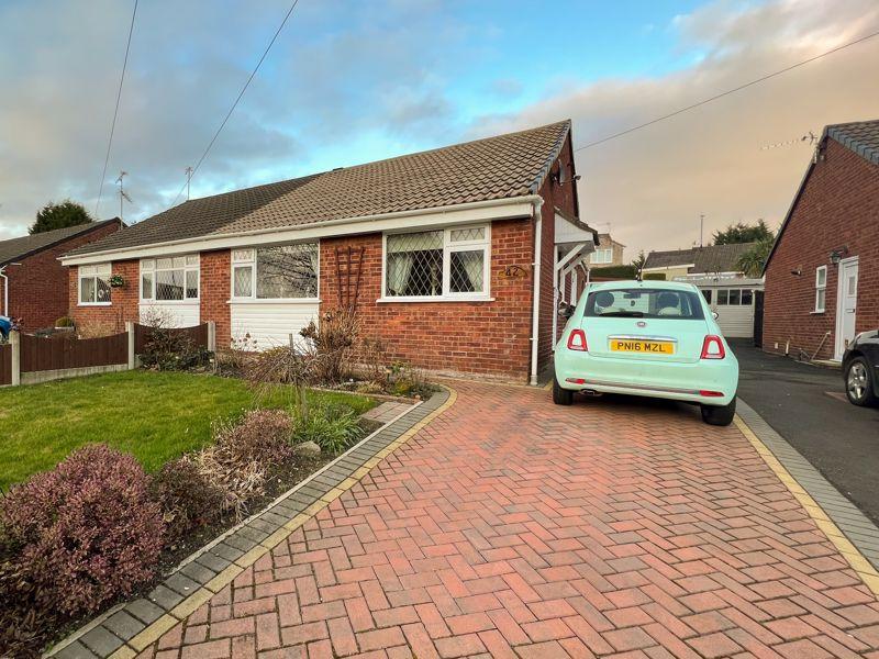 Walgrave Close, Congleton 3 bed semi-detached bungalow - £265,000