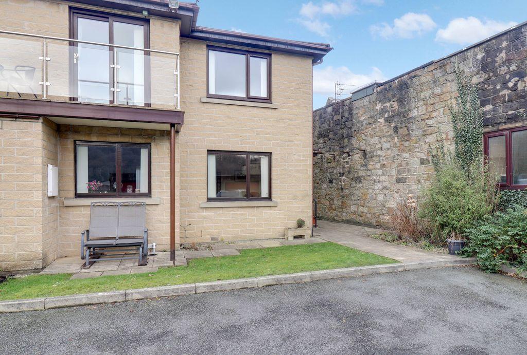 Buckley court, Todmorden OL14 5JR 2 bed ground floor flat - £150,000