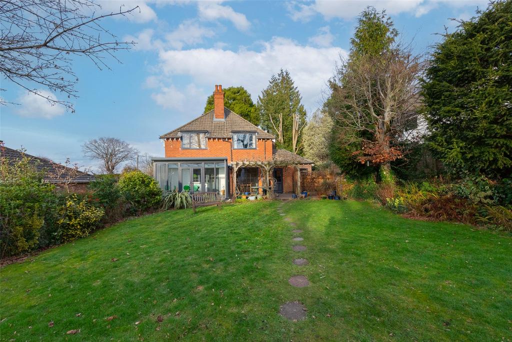 Ash Vale GU12 4 bed detached house - £800,000