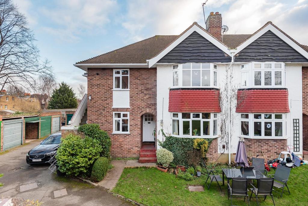 Madison Gardens, Bromley 3 bed maisonette - £400,000