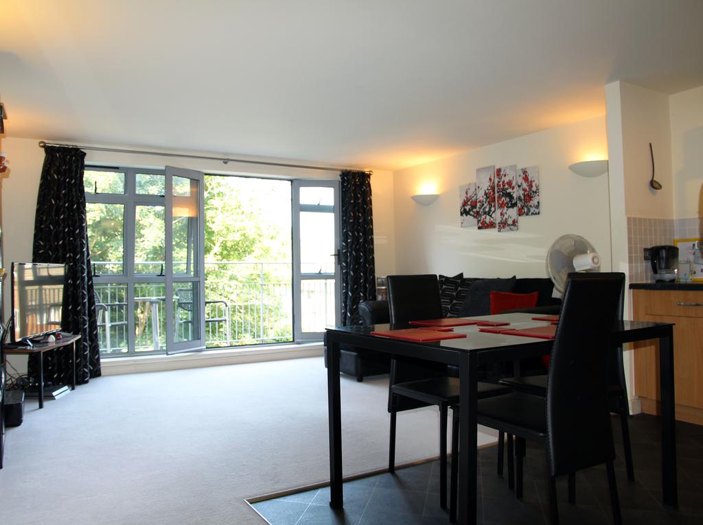 London Road, Bromley BR1 2 bed flat - £1,350 pcm (£312 pw)