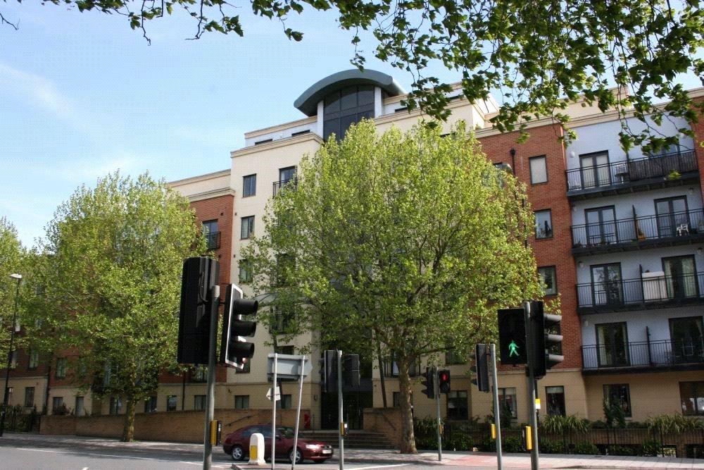 Squires Court, Bedminster, BS3 2 bed apartment - £230,000