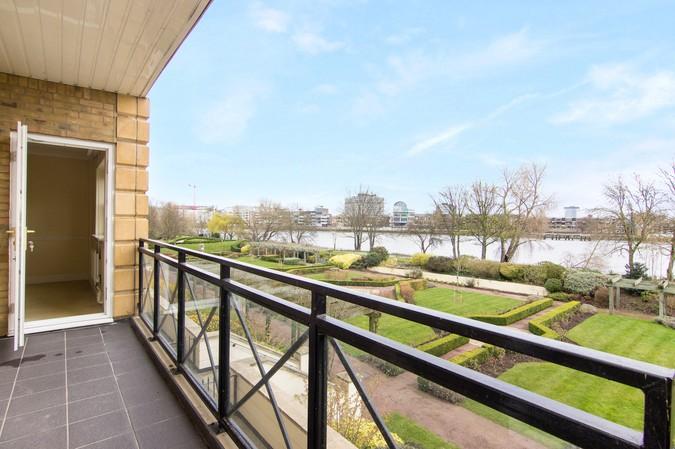 Handel Mansions, Barnes, London, SW13 2 bed flat - £1,300,000