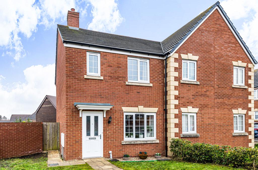 The Meux, Royal Wootton Bassett... 3 bed semi-detached house - £270,000