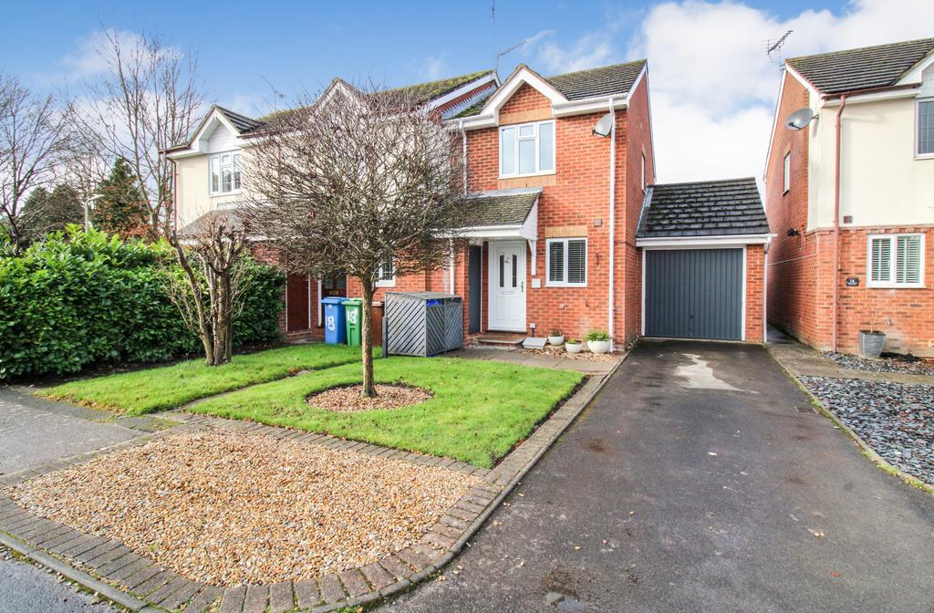 Ferndown Gardens Farnborough Gu14 2 Bed Terraced House £370 000