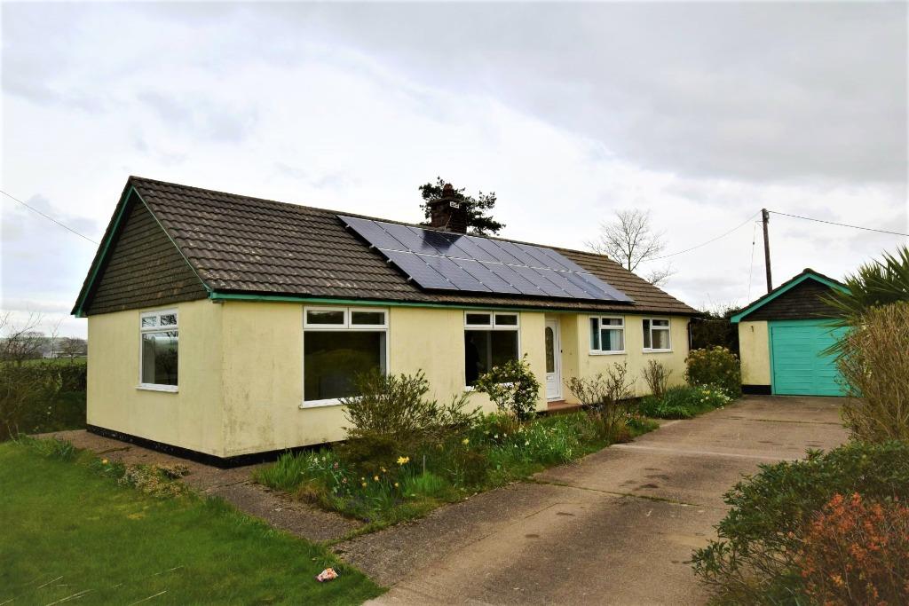 Rooks Farm, Yarnscombe, EX31 3 bed bungalow - £850 pcm (£196 pw)