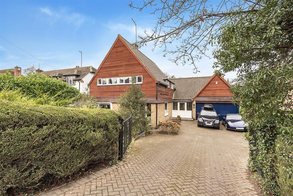 Townsend Lane, Harpenden 4 bed detached house - £1,600,000
