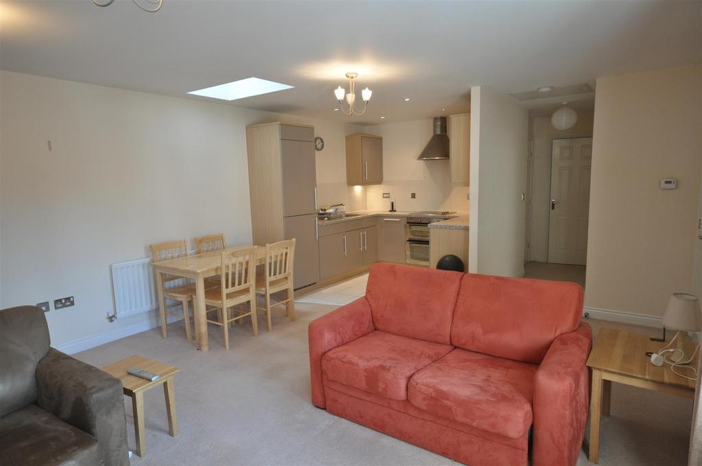 John Cullis Gardens, Leamington Spa 2 bed flat - £235,000