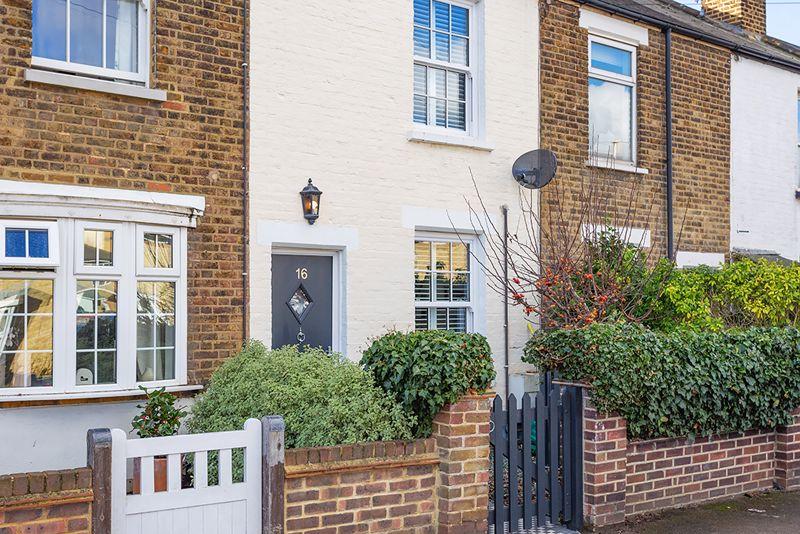 Windmill Lane, Surbiton, Long Ditton... 2 bed terraced house - £575,000