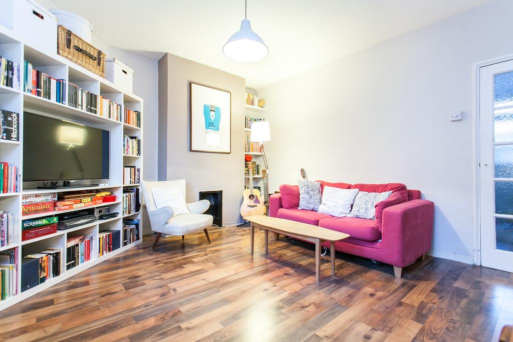 Matthias Road Islington N16 2 bed flat - £385,000