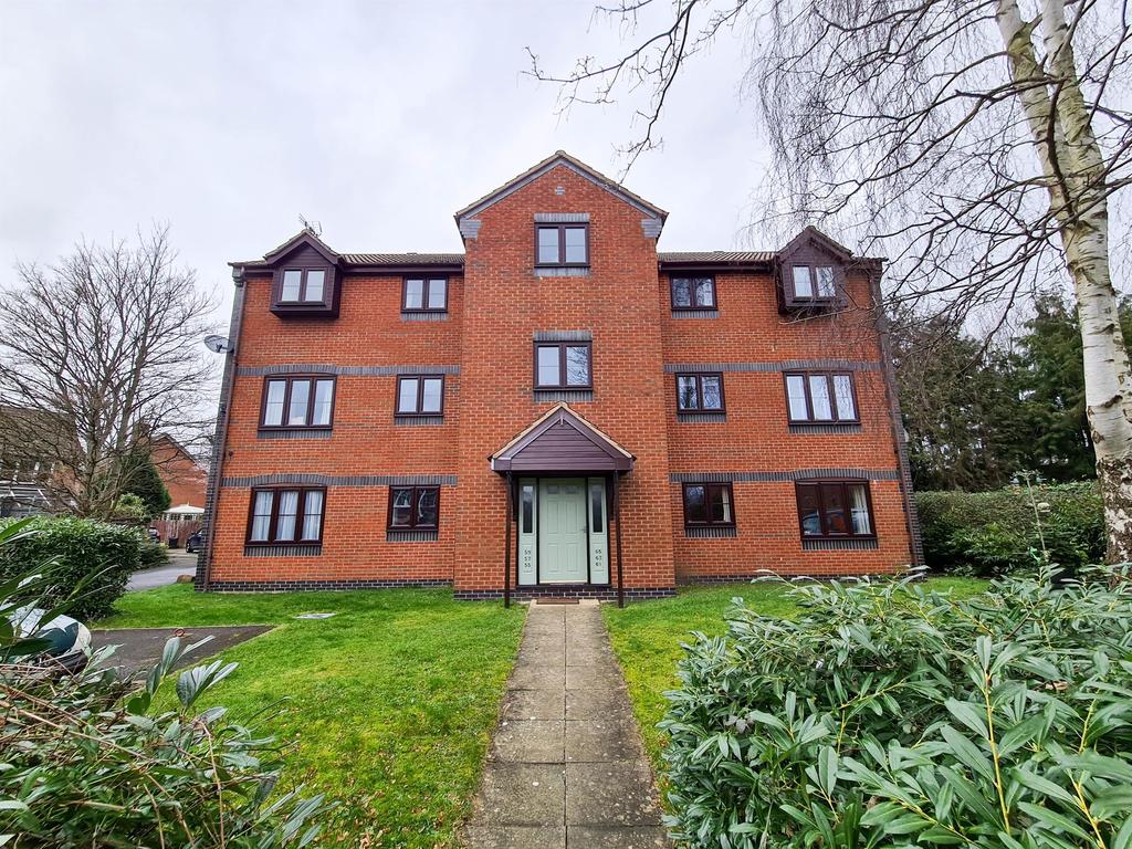 Boakes Drive, Stonehouse, GL10 3QW 2 bed flat - £170,000