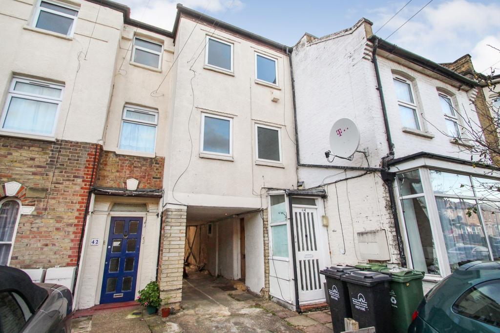 Vicarage Road, London, Greater... 1 bed maisonette - £1,250 pcm (£288 pw)