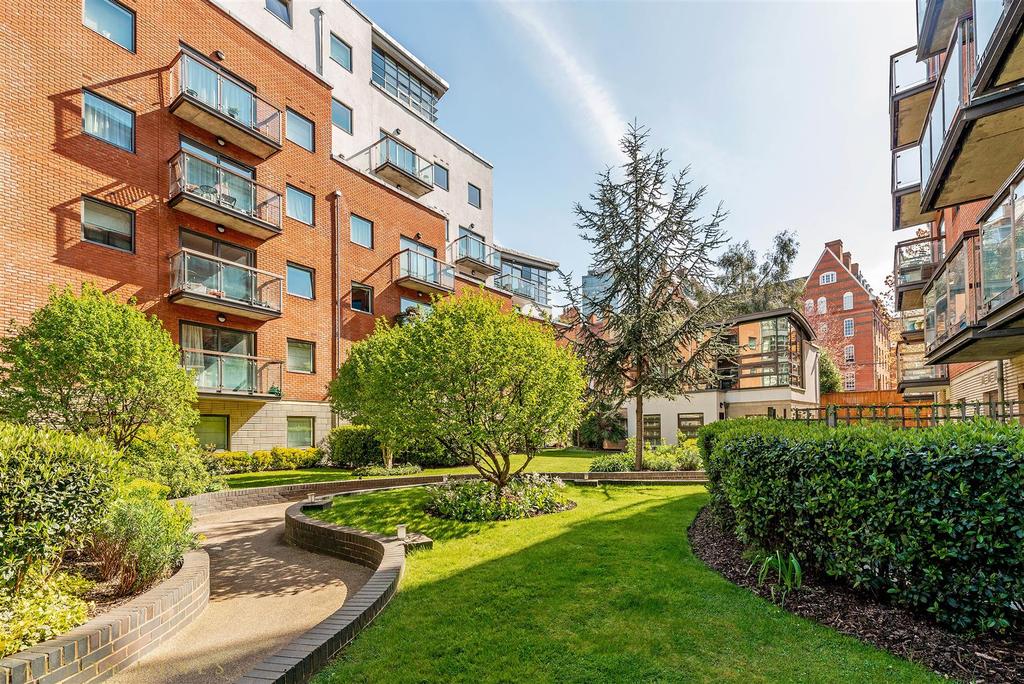 Dolben Court, Montaigne Close... 2 bed flat - £825,000