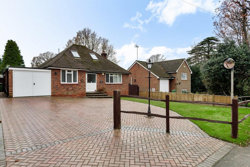 Depot Road, Horsham, RH13 3 bed detached bungalow - £725,000
