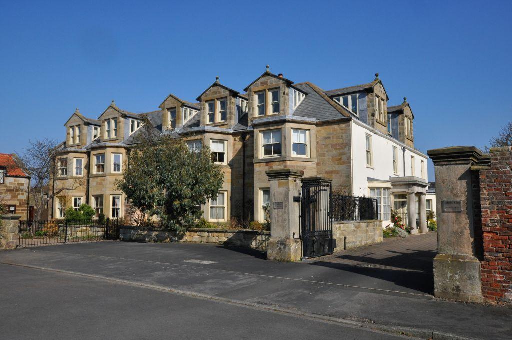 7 Stakesby Manor, Whitby 3 bed penthouse - £440,000