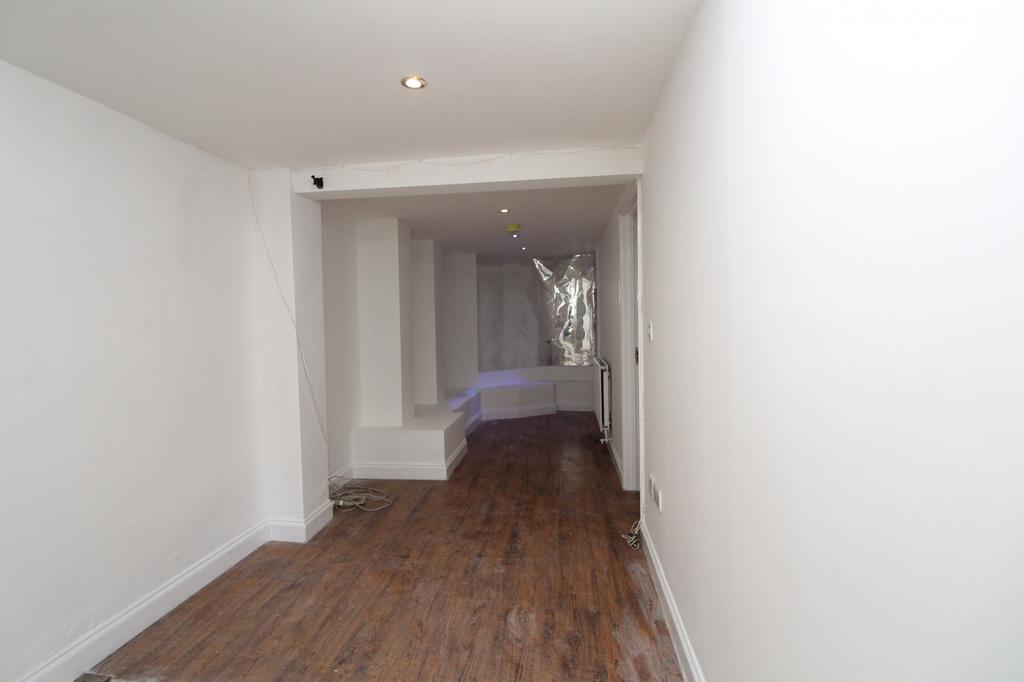 Salehurst Road, Brockley, SE4 2 bed maisonette - £1,200 pcm (£277 pw)