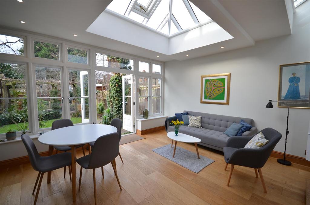 Church Crescent GFF 2 bed house - £3,000 pcm (£692 pw)