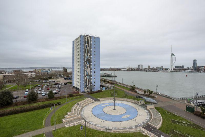 Seaward Towers, Trinity Green... 2 bed flat - £850 pcm (£196 pw)
