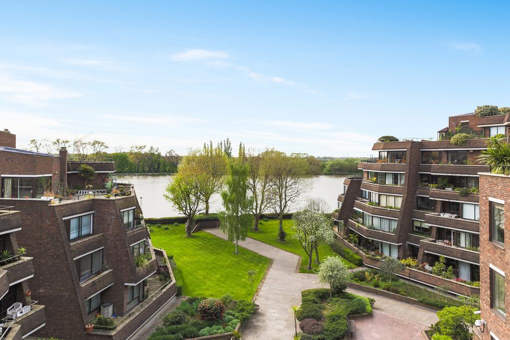 Stevenage Road, London SW6 2 bed flat - £749,950
