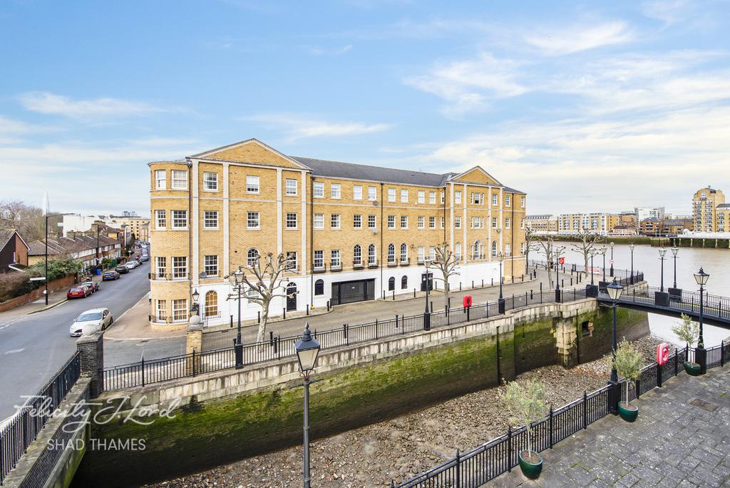 Edward Square, SE16 1 bed apartment - £399,950