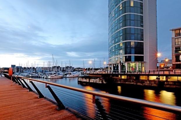 Marina Point West Dock Head Road ME4 2 bed apartment - £1,000 pcm (£231 pw)