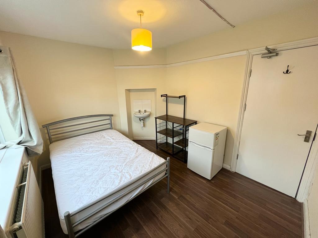 Long Lane, Croydon, Surrey, CR0 House share - £430 pcm (£99 pw)