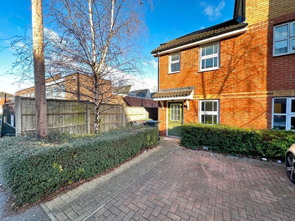 The Nurseries, Sarum Road, Luton, LU3 2BF 1 bed house to rent - £925 ...