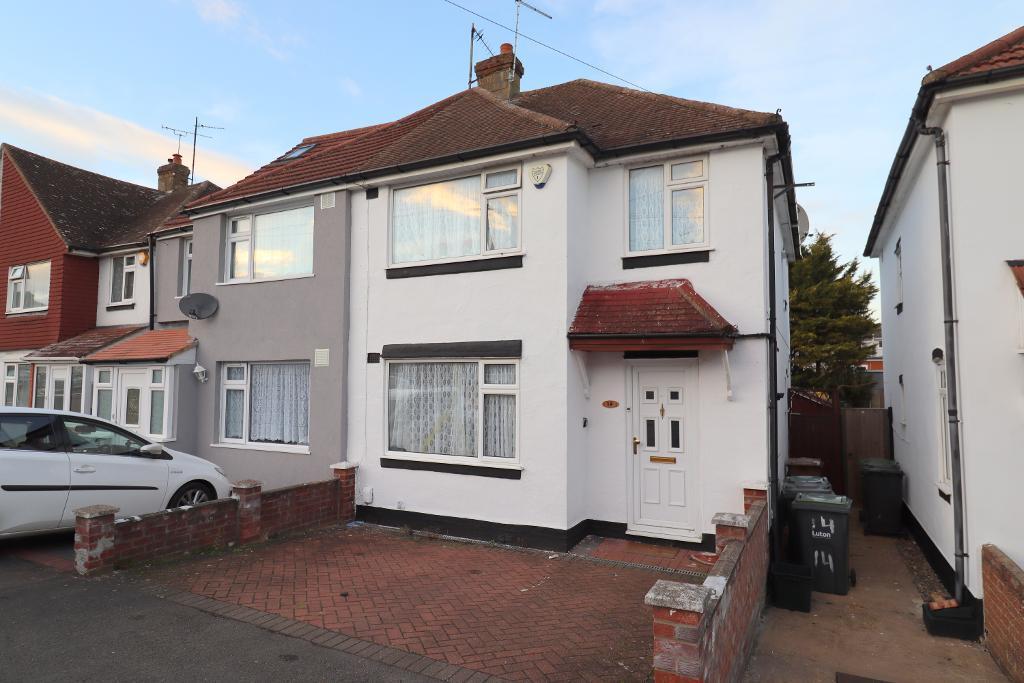 Thirlstone Road, Challney, Luton... 3 bed semi-detached house - £310,000
