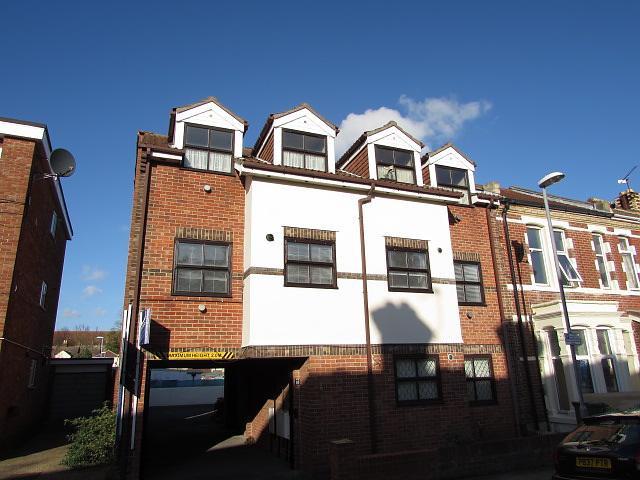 Clive Road Fratton PO1 1 bed flat - £540 pcm (£125 pw)
